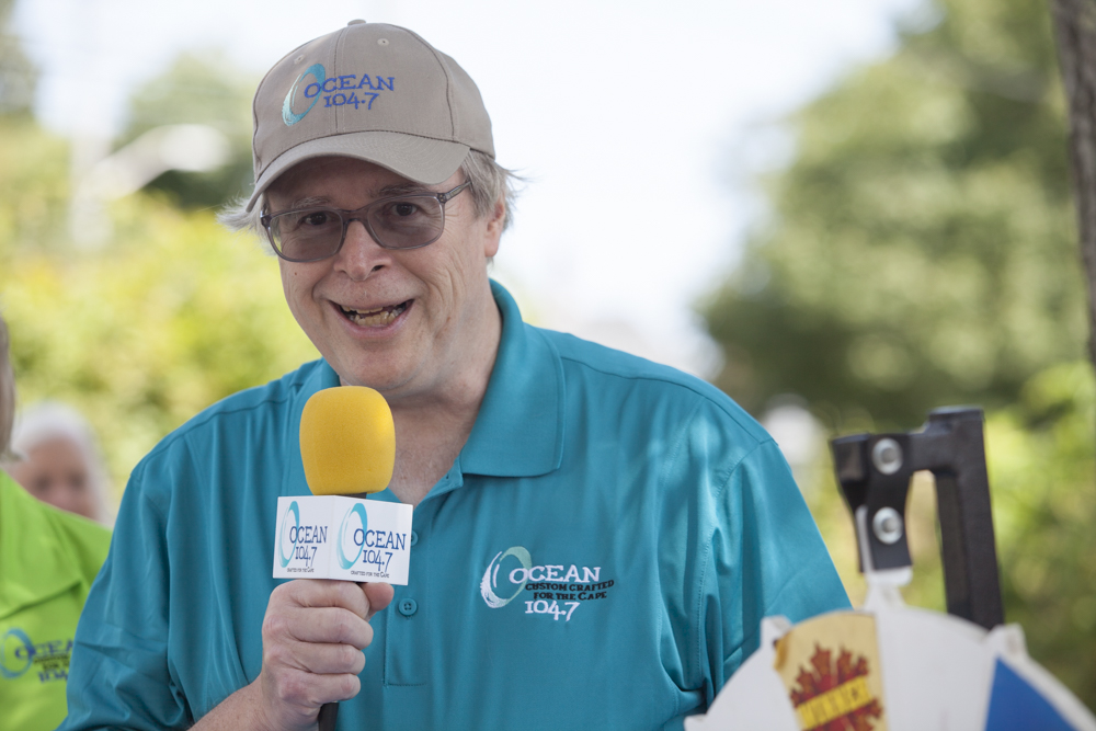 Morning Show Host Dave Read Retires After 43 Years on Local Radio ...