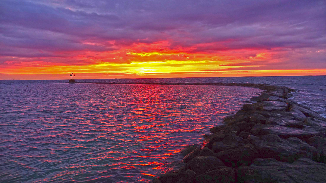 Harwich Port Views: Spectacular Skies Light-Up Bank Street Beach ...